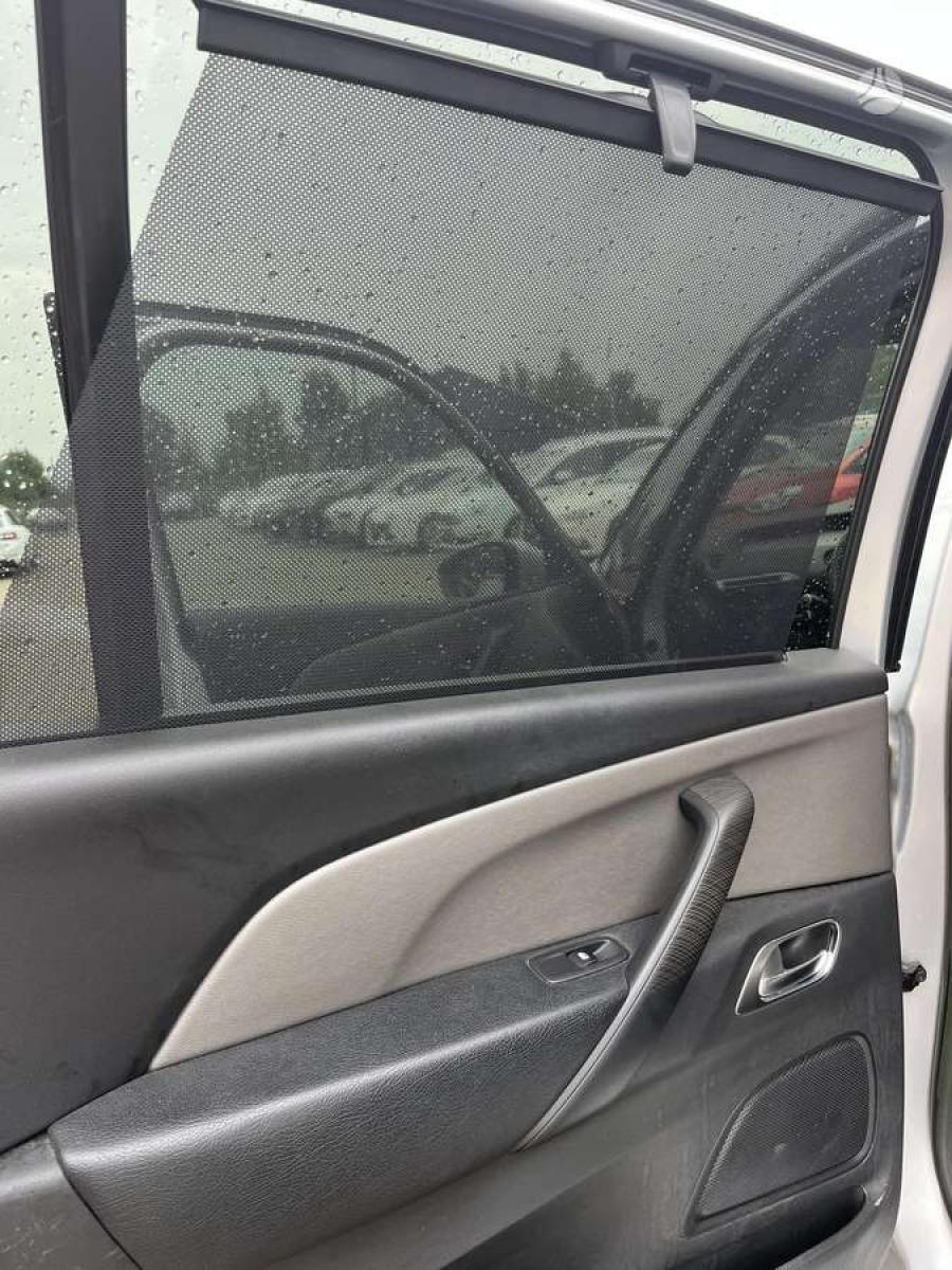 Pelēks Citroen Grand C4 Picasso 2014 Tauragė, ar dzinēja tilpumu 2.00 L un nobraukumu 250 tūkst. km par 3800 €, foto 18 vietnē AUTOMOTO.COM.LV