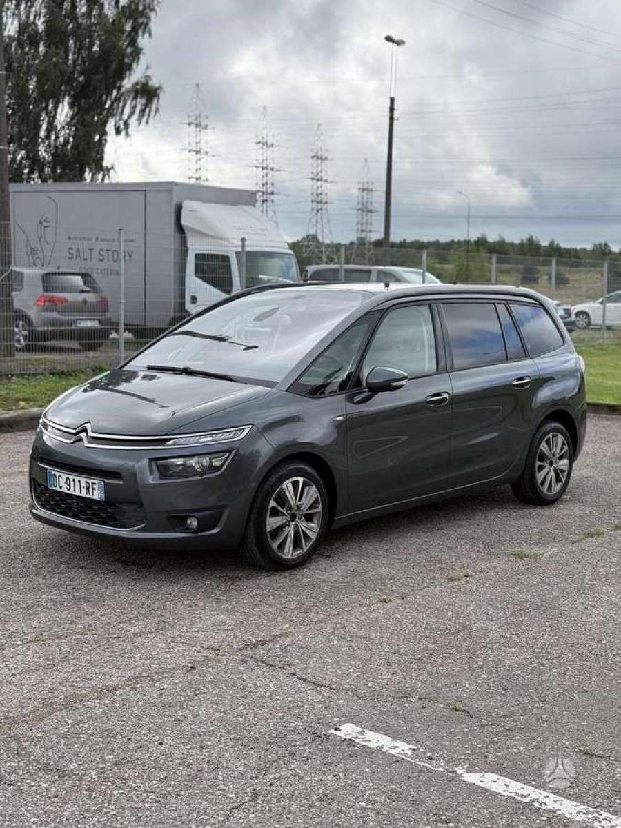 Grey Citroen Grand C4 Picasso 2014 in Vilnius, with an engine capacity of 1.56 L and mileage of 217 thousand km for 6600 €, photo 1 on AUTOMOTO.COM.LV