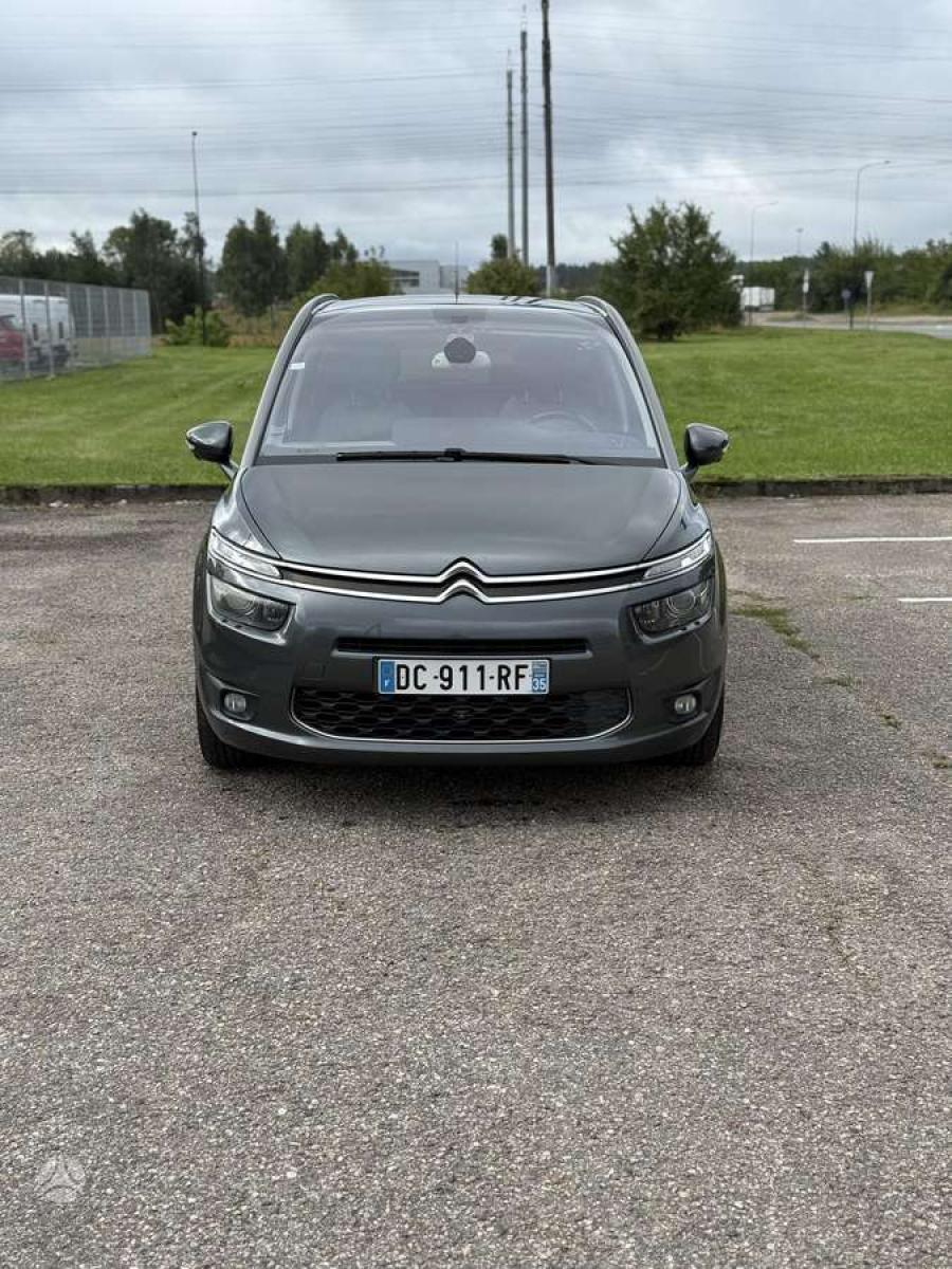 Grey Citroen Grand C4 Picasso 2014 in Vilnius, with an engine capacity of 1.56 L and mileage of 217 thousand km for 6600 €, photo 3 on AUTOMOTO.COM.LV