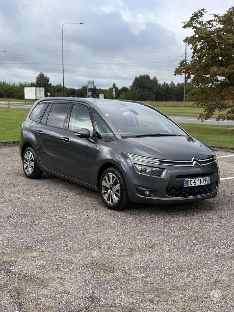 Grey Citroen Grand C4 Picasso 2014 in Vilnius, with an engine capacity of 1.56 L and mileage of 217 thousand km for 6600 €, photo 4 on AUTOMOTO.COM.LV