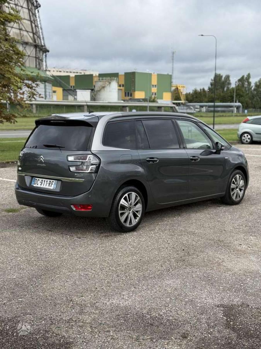 Grey Citroen Grand C4 Picasso 2014 in Vilnius, with an engine capacity of 1.56 L and mileage of 217 thousand km for 6600 €, photo 5 on AUTOMOTO.COM.LV