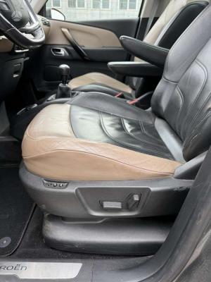 Grey Citroen Grand C4 Picasso 2014 in Vilnius, with an engine capacity of 1.56 L and mileage of 217 thousand km for 6600 €, photo 19 on AUTOMOTO.COM.LV