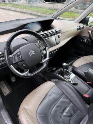 Grey Citroen Grand C4 Picasso 2014 in Vilnius, with an engine capacity of 1.56 L and mileage of 217 thousand km for 6600 €, photo 20 on AUTOMOTO.COM.LV