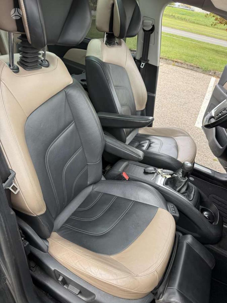 Grey Citroen Grand C4 Picasso 2014 in Vilnius, with an engine capacity of 1.56 L and mileage of 217 thousand km for 6600 €, photo 24 on AUTOMOTO.COM.LV