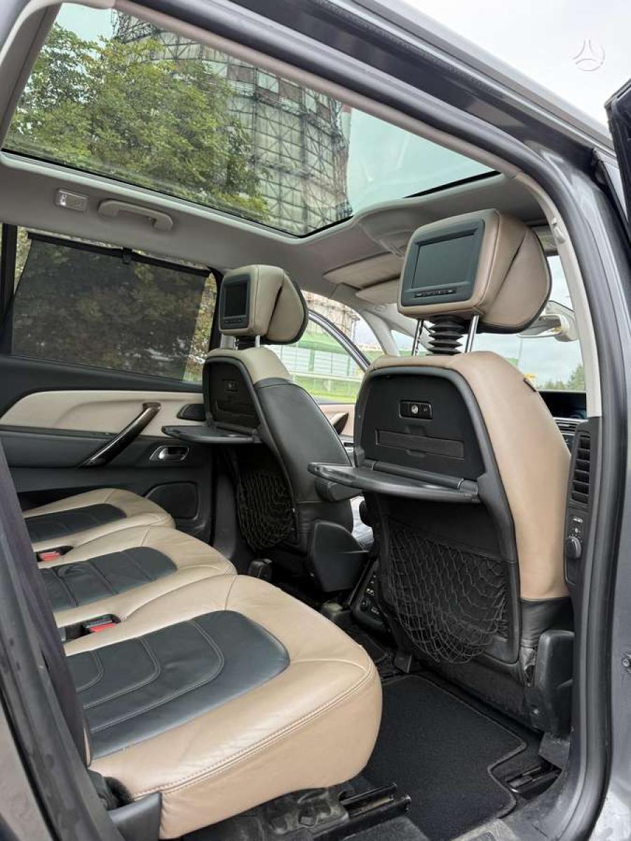 Grey Citroen Grand C4 Picasso 2014 in Vilnius, with an engine capacity of 1.56 L and mileage of 217 thousand km for 6600 €, photo 25 on AUTOMOTO.COM.LV
