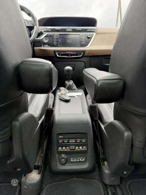 Grey Citroen Grand C4 Picasso 2014 in Vilnius, with an engine capacity of 1.56 L and mileage of 217 thousand km for 6600 €, photo 27 on AUTOMOTO.COM.LV