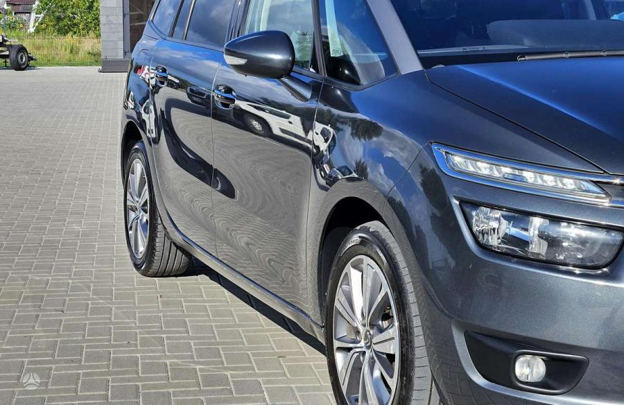 Grey Citroen Grand C4 Picasso 2014 in Taurage, with an engine capacity of 2.00 L and mileage of 263 thousand km for 5500 €, photo 5 on AUTOMOTO.COM.LV