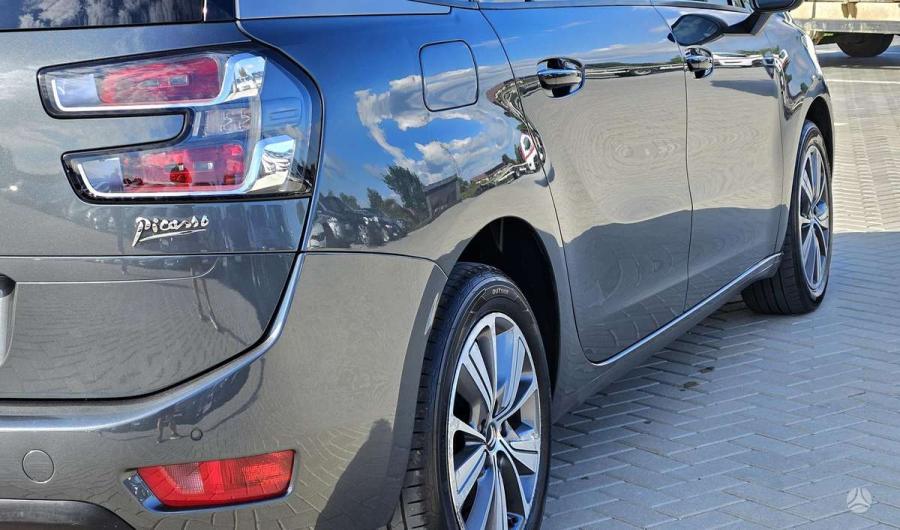 Grey Citroen Grand C4 Picasso 2014 in Taurage, with an engine capacity of 2.00 L and mileage of 263 thousand km for 5500 €, photo 7 on AUTOMOTO.COM.LV