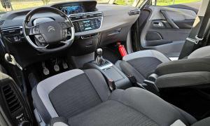 Grey Citroen Grand C4 Picasso 2014 in Taurage, with an engine capacity of 2.00 L and mileage of 263 thousand km for 5500 €, photo 13 on AUTOMOTO.COM.LV