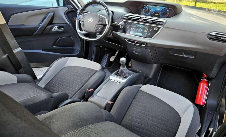 Grey Citroen Grand C4 Picasso 2014 in Taurage, with an engine capacity of 2.00 L and mileage of 263 thousand km for 5500 €, photo 15 on AUTOMOTO.COM.LV