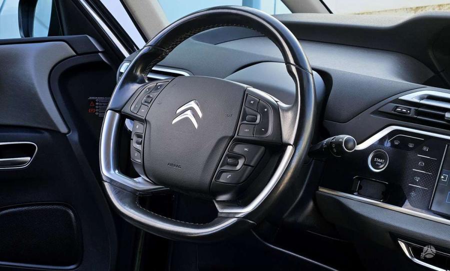 Grey Citroen Grand C4 Picasso 2014 in Taurage, with an engine capacity of 2.00 L and mileage of 263 thousand km for 5500 €, photo 18 on AUTOMOTO.COM.LV