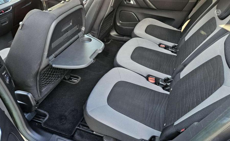 Grey Citroen Grand C4 Picasso 2014 in Taurage, with an engine capacity of 2.00 L and mileage of 263 thousand km for 5500 €, photo 19 on AUTOMOTO.COM.LV