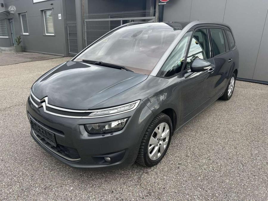 Grey Citroen Grand C4 Picasso 2014 in Marijampole, with an engine capacity of 1.56 L and mileage of 291 thousand km for 3000 €, photo 1 on AUTOMOTO.COM.LV