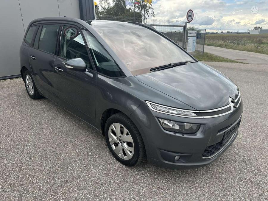 Grey Citroen Grand C4 Picasso 2014 in Marijampole, with an engine capacity of 1.56 L and mileage of 291 thousand km for 3000 €, photo 3 on AUTOMOTO.COM.LV