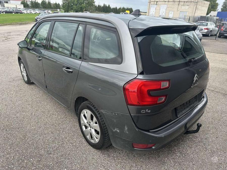 Grey Citroen Grand C4 Picasso 2014 in Marijampole, with an engine capacity of 1.56 L and mileage of 291 thousand km for 3000 €, photo 5 on AUTOMOTO.COM.LV