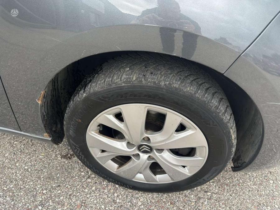 Grey Citroen Grand C4 Picasso 2014 in Marijampole, with an engine capacity of 1.56 L and mileage of 291 thousand km for 3000 €, photo 8 on AUTOMOTO.COM.LV