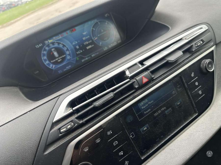 Grey Citroen Grand C4 Picasso 2014 in Marijampole, with an engine capacity of 1.56 L and mileage of 291 thousand km for 3000 €, photo 12 on AUTOMOTO.COM.LV