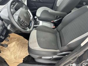Grey Citroen Grand C4 Picasso 2014 in Marijampole, with an engine capacity of 1.56 L and mileage of 291 thousand km for 3000 €, photo 14 on AUTOMOTO.COM.LV
