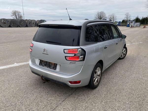 Pelēks Citroen Grand C4 Picasso 2015 Marijampole, ar dzinēja tilpumu 1.56 L un nobraukumu 254 tūkst. km par 5900 €, foto 2 vietnē AUTOMOTO.COM.LV