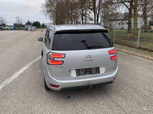 Pelēks Citroen Grand C4 Picasso 2015 Marijampole, ar dzinēja tilpumu 1.56 L un nobraukumu 254 tūkst. km par 5900 €, foto 3 vietnē AUTOMOTO.COM.LV