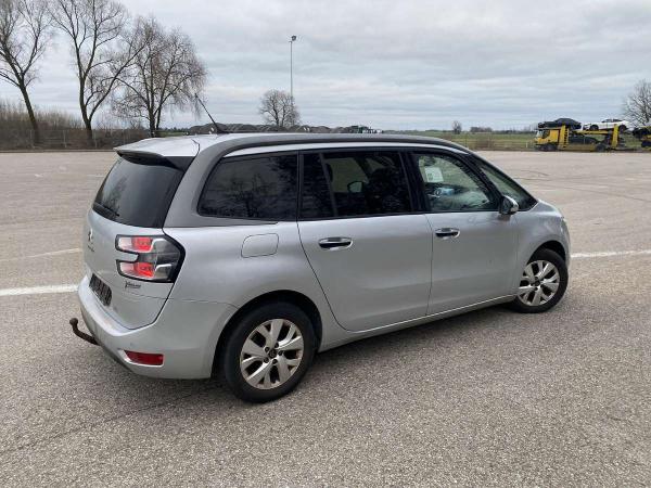 Pelēks Citroen Grand C4 Picasso 2015 Marijampole, ar dzinēja tilpumu 1.56 L un nobraukumu 254 tūkst. km par 5900 €, foto 7 vietnē AUTOMOTO.COM.LV