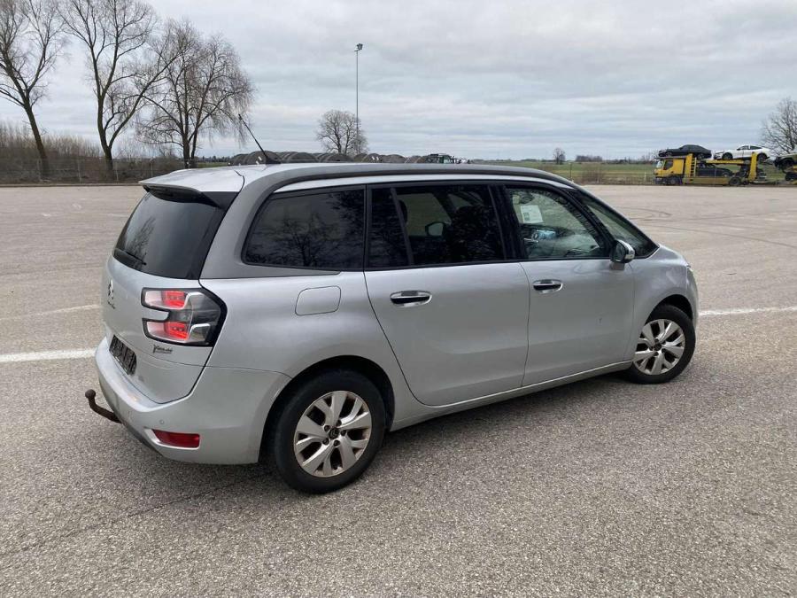 Pelēks Citroen Grand C4 Picasso 2015 Marijampole, ar dzinēja tilpumu 1.56 L un nobraukumu 254 tūkst. km par 5900 €, foto 7 vietnē AUTOMOTO.COM.LV