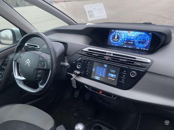 Pelēks Citroen Grand C4 Picasso 2015 Marijampole, ar dzinēja tilpumu 1.56 L un nobraukumu 254 tūkst. km par 5900 €, foto 10 vietnē AUTOMOTO.COM.LV