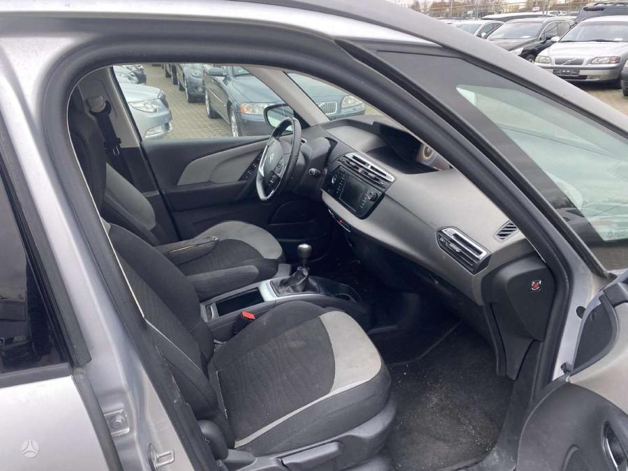 Pelēks Citroen Grand C4 Picasso 2015 Marijampole, ar dzinēja tilpumu 1.56 L un nobraukumu 254 tūkst. km par 5900 €, foto 14 vietnē AUTOMOTO.COM.LV