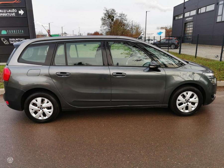 Grey Citroen Grand C4 Picasso 2015 in Kaunas, with an engine capacity of 1.56 L and mileage of 250 thousand km for 5500 €, photo 6 on AUTOMOTO.COM.LV