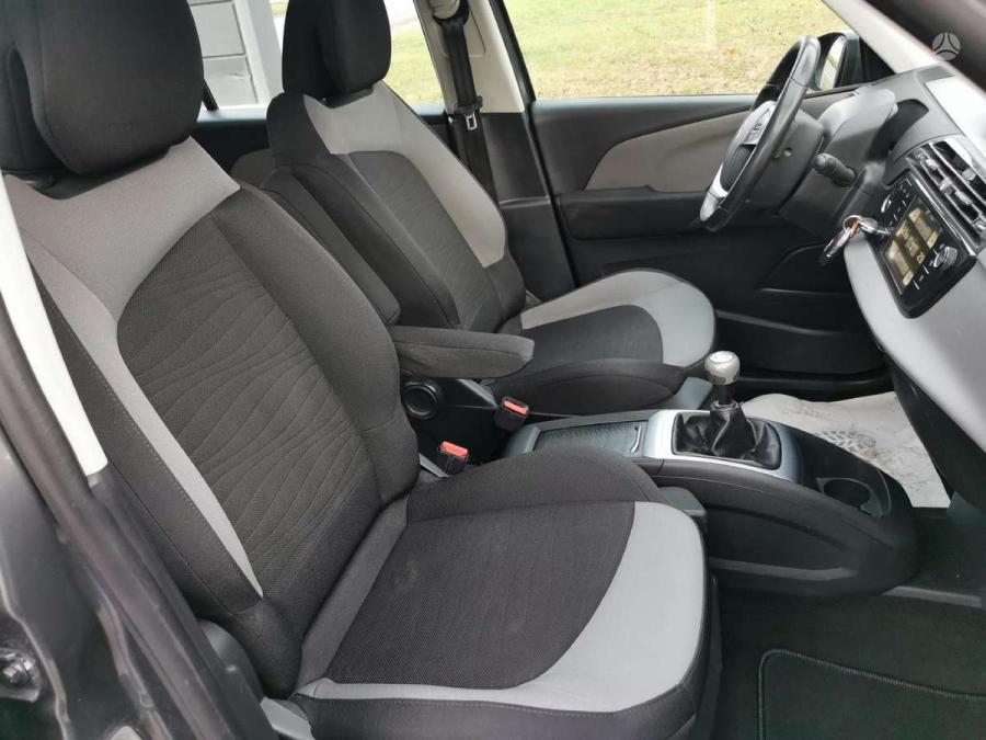 Grey Citroen Grand C4 Picasso 2015 in Kaunas, with an engine capacity of 1.56 L and mileage of 250 thousand km for 5500 €, photo 11 on AUTOMOTO.COM.LV