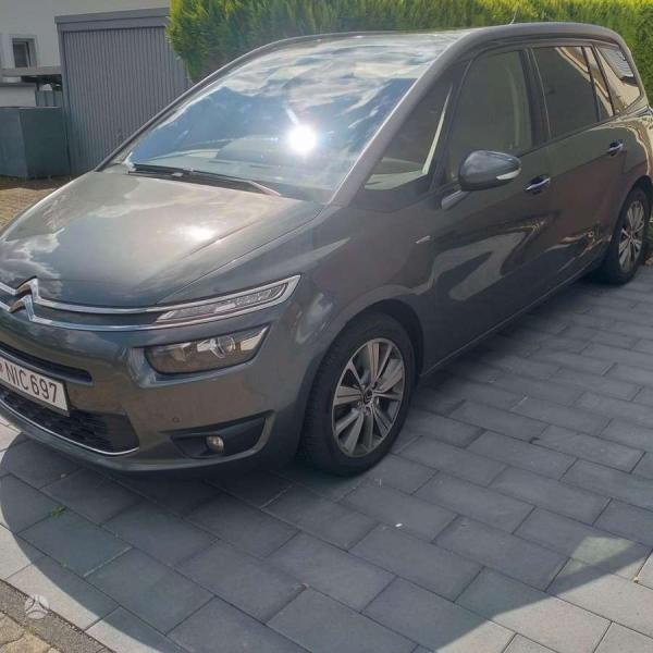 Pelēks Citroen Grand C4 Picasso 2015 Viļņa, ar dzinēja tilpumu 2.00 L un nobraukumu 223 tūkst. km par 6000 €, foto 2 vietnē AUTOMOTO.COM.LV