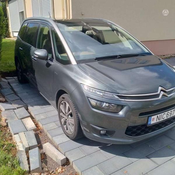 Pelēks Citroen Grand C4 Picasso 2015 Viļņa, ar dzinēja tilpumu 2.00 L un nobraukumu 223 tūkst. km par 6000 €, foto 4 vietnē AUTOMOTO.COM.LV