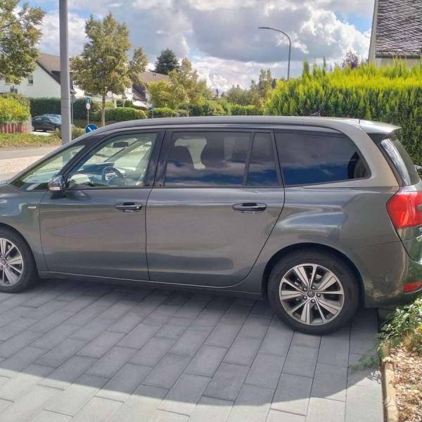 Pelēks Citroen Grand C4 Picasso 2015 Viļņa, ar dzinēja tilpumu 2.00 L un nobraukumu 223 tūkst. km par 6000 €, foto 5 vietnē AUTOMOTO.COM.LV