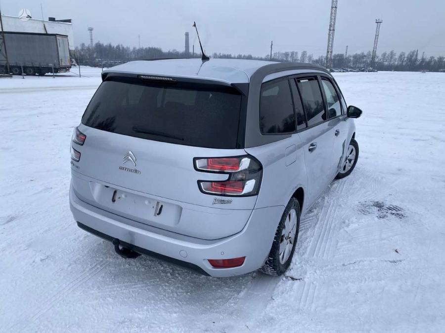 Grey Citroen Grand C4 Picasso 2015 in Marijampole, with an engine capacity of 1.60 L and mileage of 254 thousand km for 5999 €, photo 3 on AUTOMOTO.COM.LV