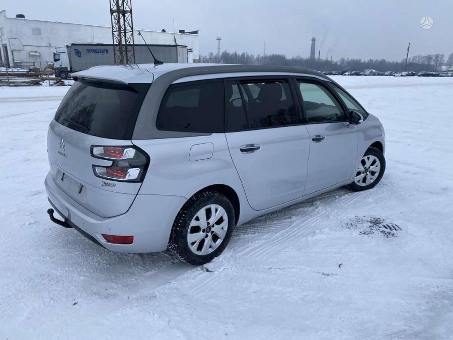 Grey Citroen Grand C4 Picasso 2015 in Marijampole, with an engine capacity of 1.60 L and mileage of 254 thousand km for 5999 €, photo 6 on AUTOMOTO.COM.LV