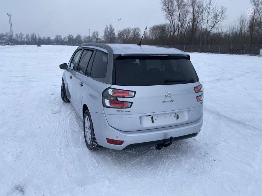 Grey Citroen Grand C4 Picasso 2015 in Marijampole, with an engine capacity of 1.60 L and mileage of 254 thousand km for 5999 €, photo 8 on AUTOMOTO.COM.LV