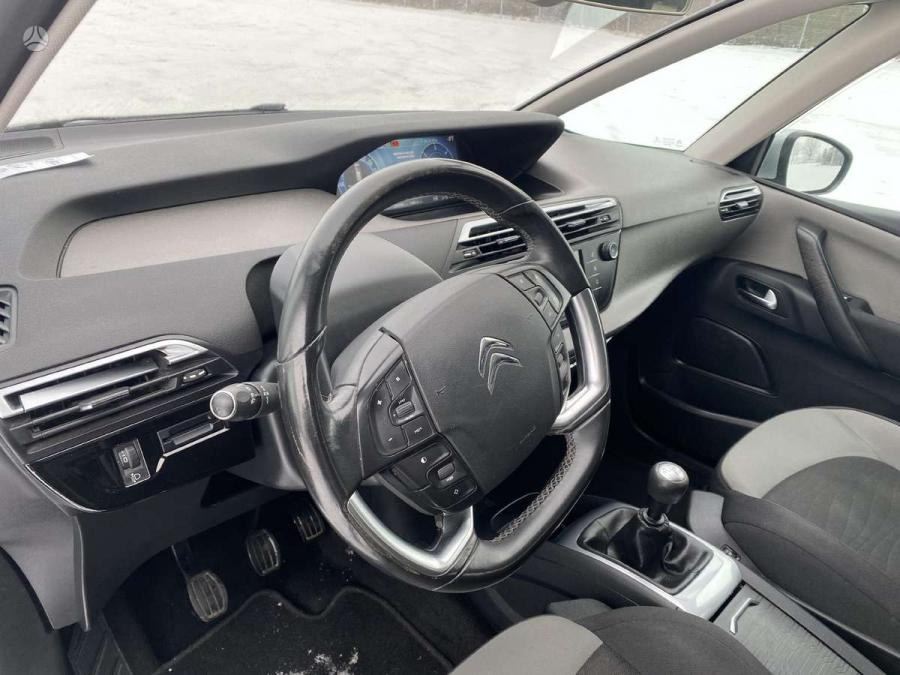 Grey Citroen Grand C4 Picasso 2015 in Marijampole, with an engine capacity of 1.60 L and mileage of 254 thousand km for 5999 €, photo 10 on AUTOMOTO.COM.LV