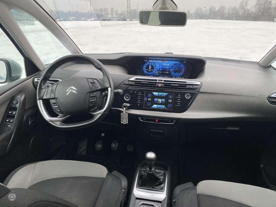 Grey Citroen Grand C4 Picasso 2015 in Marijampole, with an engine capacity of 1.60 L and mileage of 254 thousand km for 5999 €, photo 15 on AUTOMOTO.COM.LV