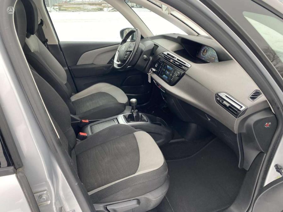 Grey Citroen Grand C4 Picasso 2015 in Marijampole, with an engine capacity of 1.60 L and mileage of 254 thousand km for 5999 €, photo 16 on AUTOMOTO.COM.LV