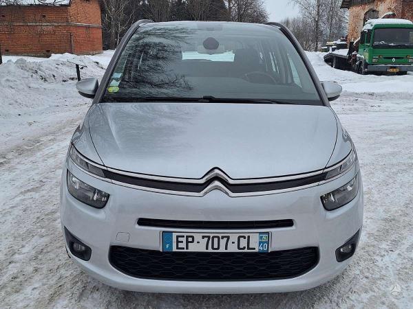 Grey Citroen Grand C4 Picasso 2015 in Taurage, with an engine capacity of 1.60 L and mileage of 229 thousand km for 5700 €, photo 2 on AUTOMOTO.COM.LV