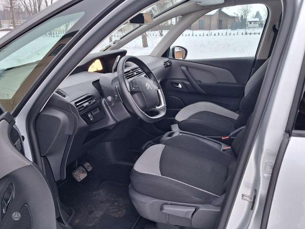Grey Citroen Grand C4 Picasso 2015 in Taurage, with an engine capacity of 1.60 L and mileage of 229 thousand km for 5700 €, photo 7 on AUTOMOTO.COM.LV