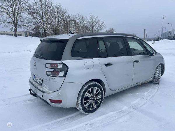 Pelēks Citroen Grand C4 Picasso 2015 Jonava, ar dzinēja tilpumu 2.00 L un nobraukumu 291 tūkst. km par 5950 €, foto 3 vietnē AUTOMOTO.COM.LV