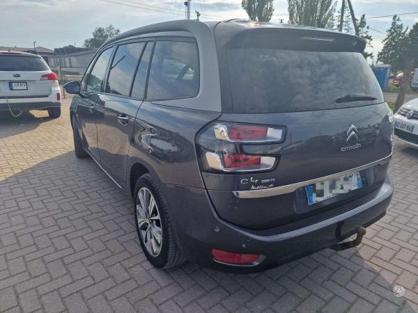 Grey Citroen Grand C4 Picasso 2015 in Taurage, with an engine capacity of 2.00 L and mileage of 210 thousand km for 5800 €, photo 7 on AUTOMOTO.COM.LV