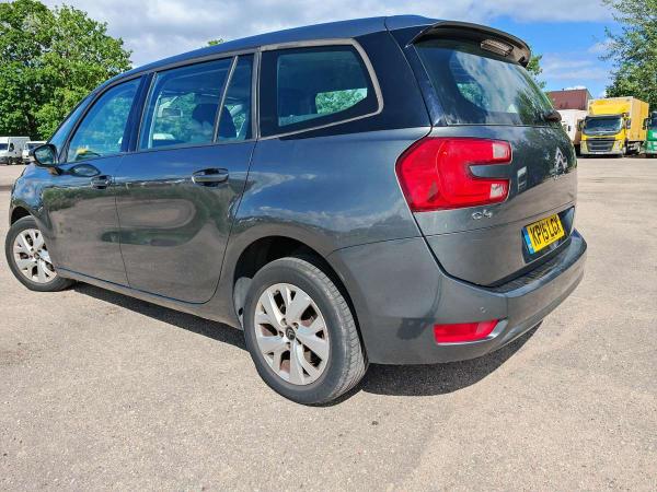 Grey Citroen Grand C4 Picasso 2015 in Kaunas, with an engine capacity of 1.56 L and mileage of 174 thousand km for 2200 €, photo 6 on AUTOMOTO.COM.LV