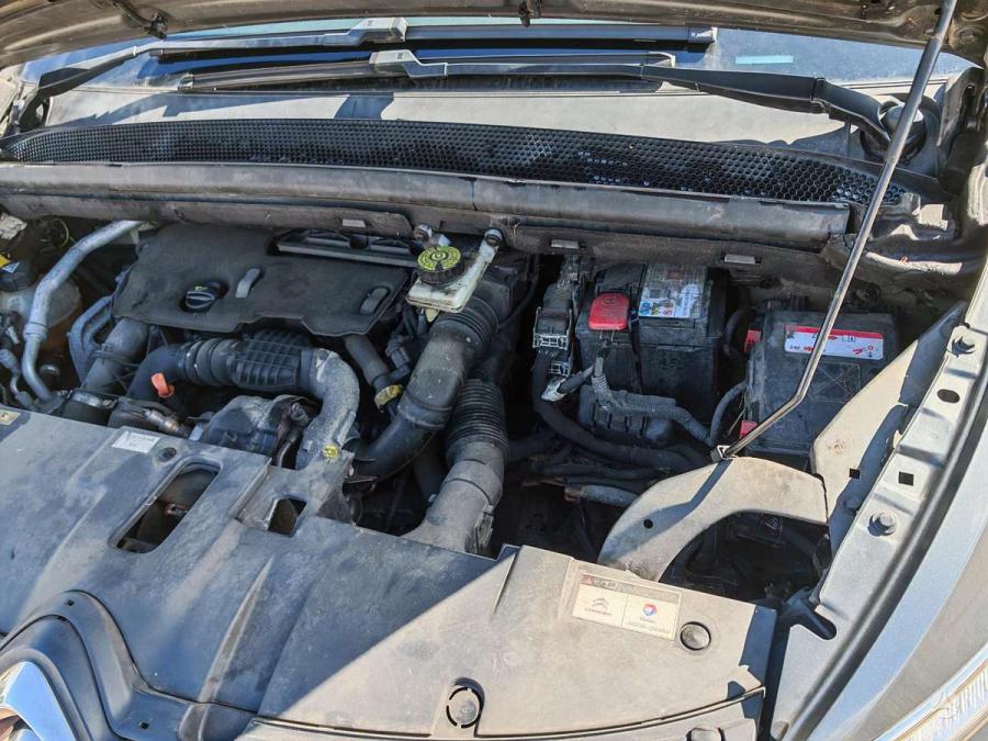 Pelēks Citroen Grand C4 Picasso 2015 Kauņa, ar dzinēja tilpumu 1.56 L un nobraukumu 174 tūkst. km par 2200 €, foto 34 vietnē AUTOMOTO.COM.LV