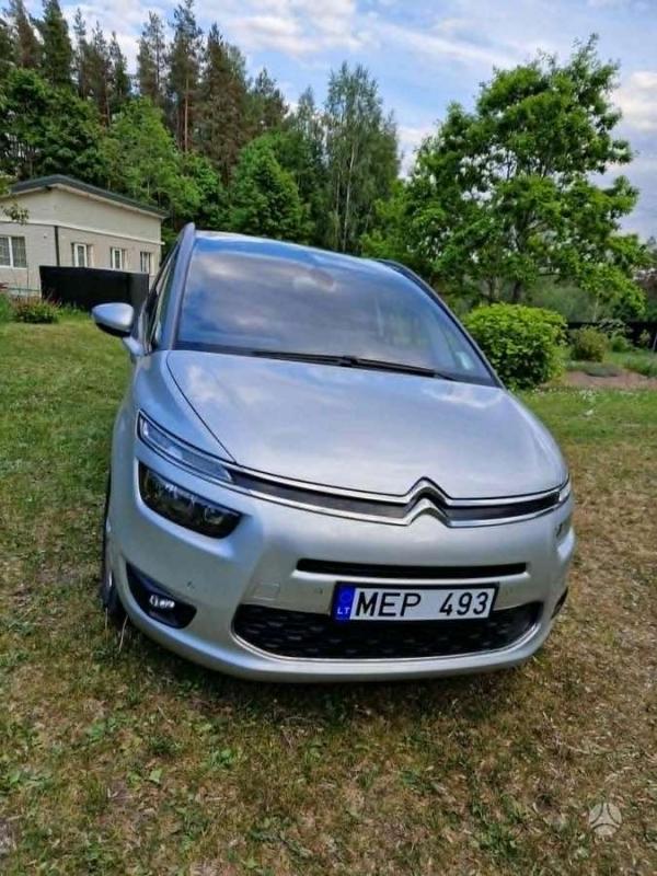 Grey Citroen Grand C4 Picasso 2015 in Siauliai, with an engine capacity of 1.60 L and mileage of 287 thousand km for 4900 €, photo 1 on AUTOMOTO.COM.LV