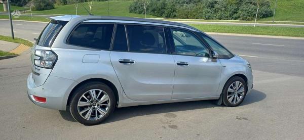 Grey Citroen Grand C4 Picasso 2015 in Kaunas, with an engine capacity of 1.56 L and mileage of 247 thousand km for 4350 €, photo 4 on AUTOMOTO.COM.LV