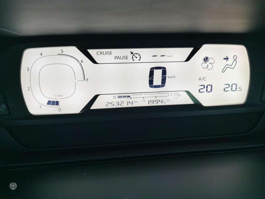 Pelēks Citroen Grand C4 Picasso 2015 Kauņa, ar dzinēja tilpumu 1.56 L un nobraukumu 250 tūkst. km par 4950 €, foto 17 vietnē AUTOMOTO.COM.LV