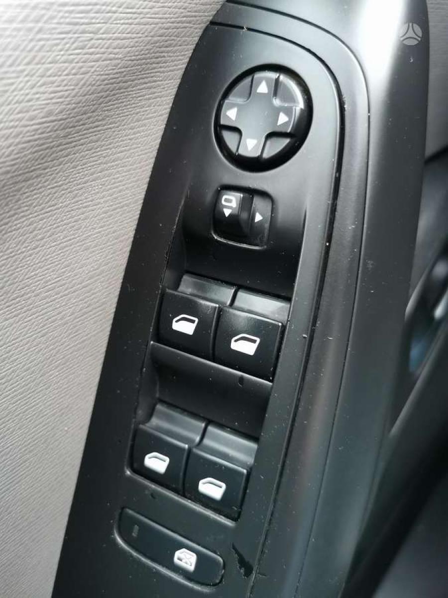 Pelēks Citroen Grand C4 Picasso 2015 Kauņa, ar dzinēja tilpumu 1.56 L un nobraukumu 250 tūkst. km par 4950 €, foto 19 vietnē AUTOMOTO.COM.LV