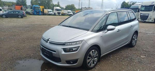 Grey Citroen Grand C4 Picasso 2015 in Kaunas, with an engine capacity of 1.56 L and mileage of 247 thousand km for 3999 €, photo 1 on AUTOMOTO.COM.LV